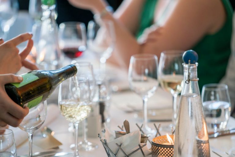 8 Tips for Organizing A Corporate Dinner | Gourmet Kitchen